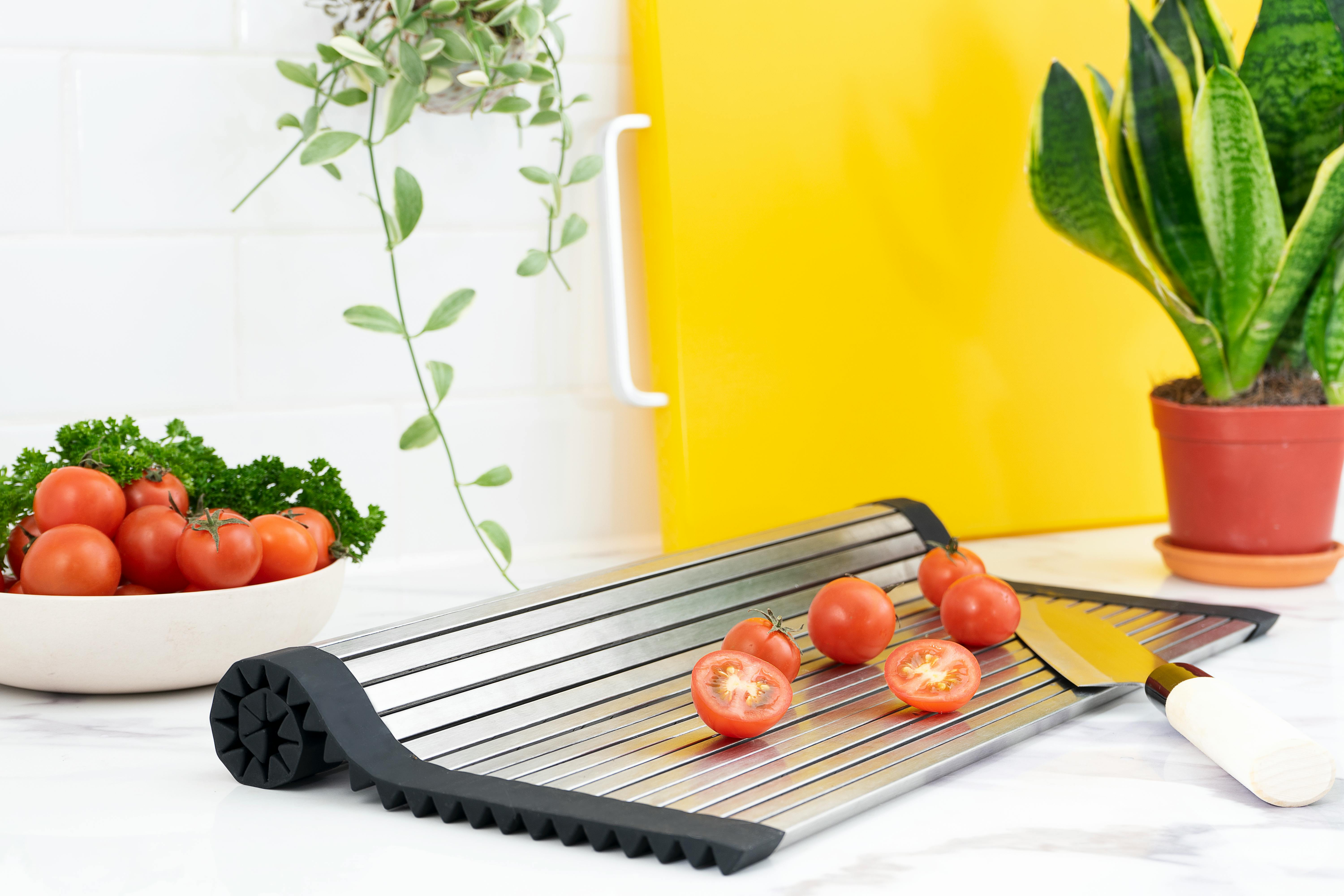 Why Are My Tomato Plants Big But No Tomatoes - PlantopiaHub - Your ...
